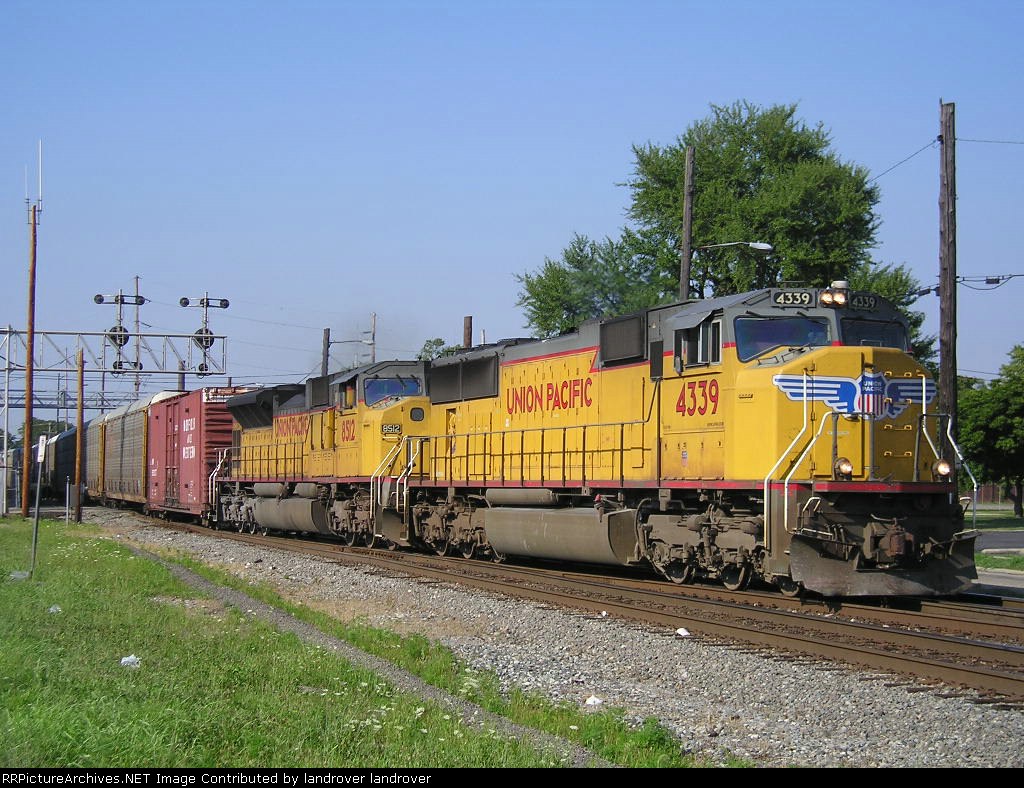 UP 4339 & UP 8512 On NS 197 Eastbound